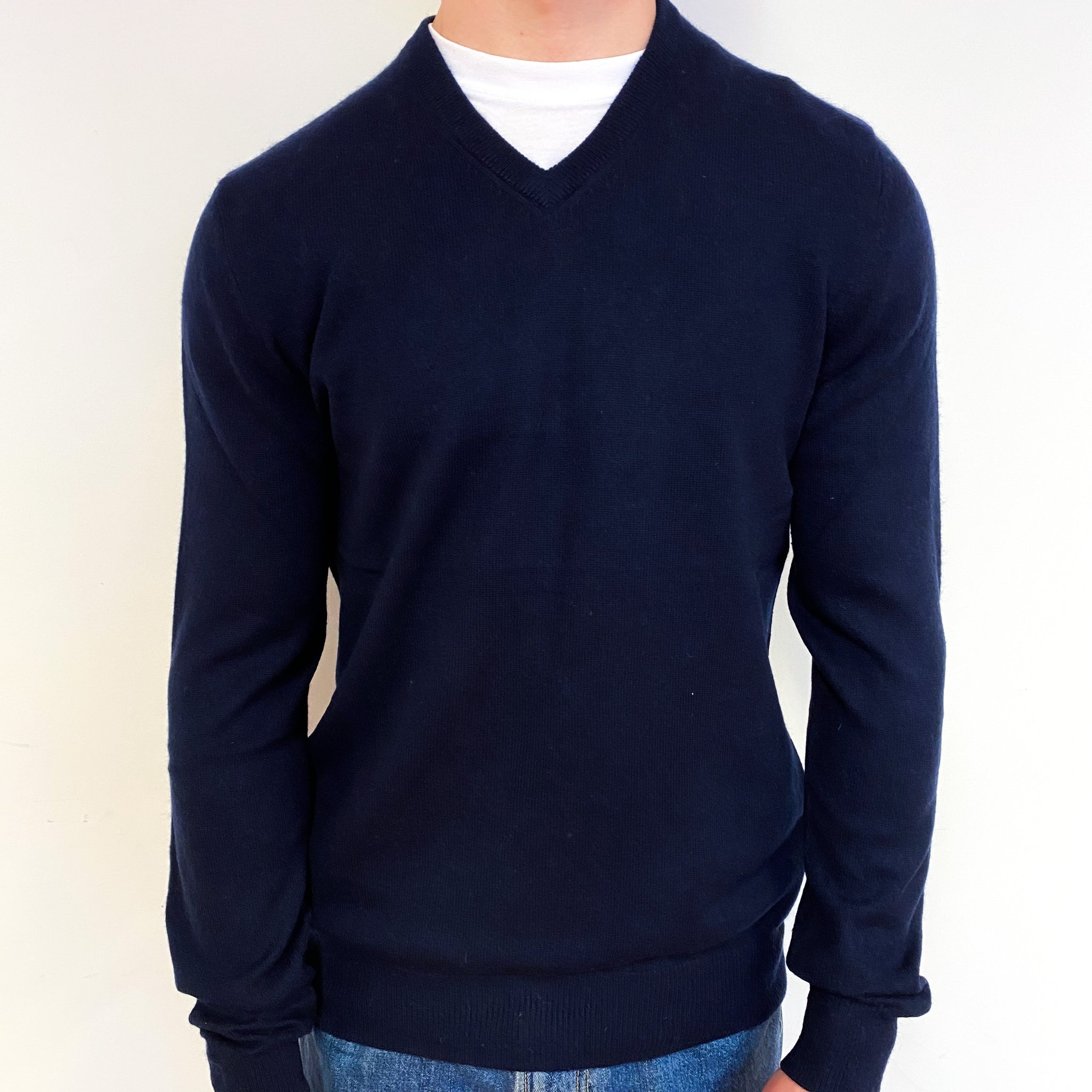 Men's Darkest Navy Blue Cashmere V-Neck Jumper Small