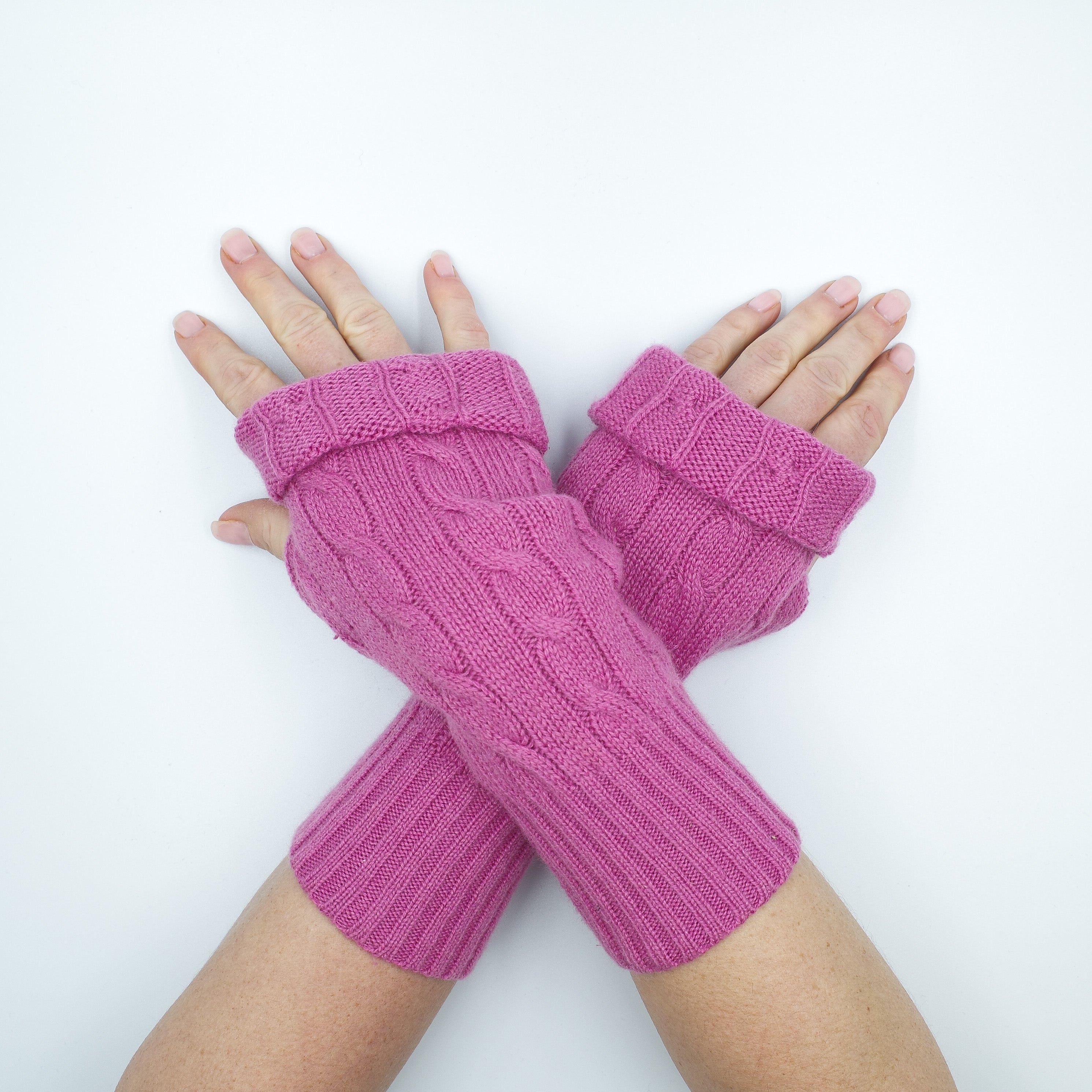 Rose Pink Cable Fingerless Gloves – NEARLY NEW CASHMERE CO.