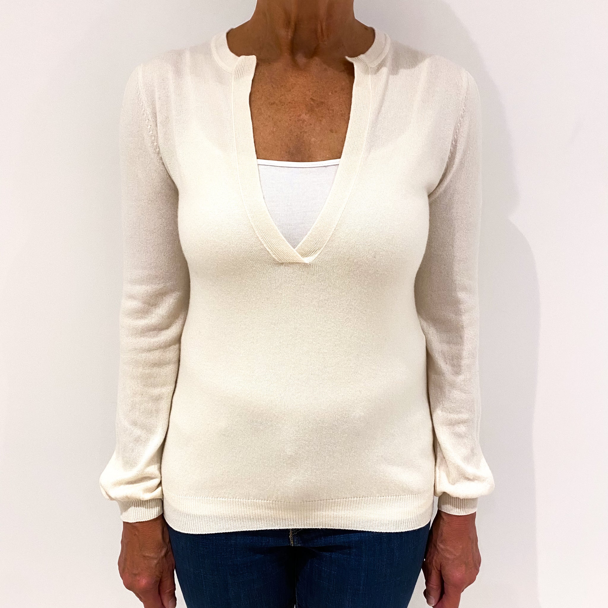 New Scottish Cream Cashmere Low Notch Neck Jumper Medium