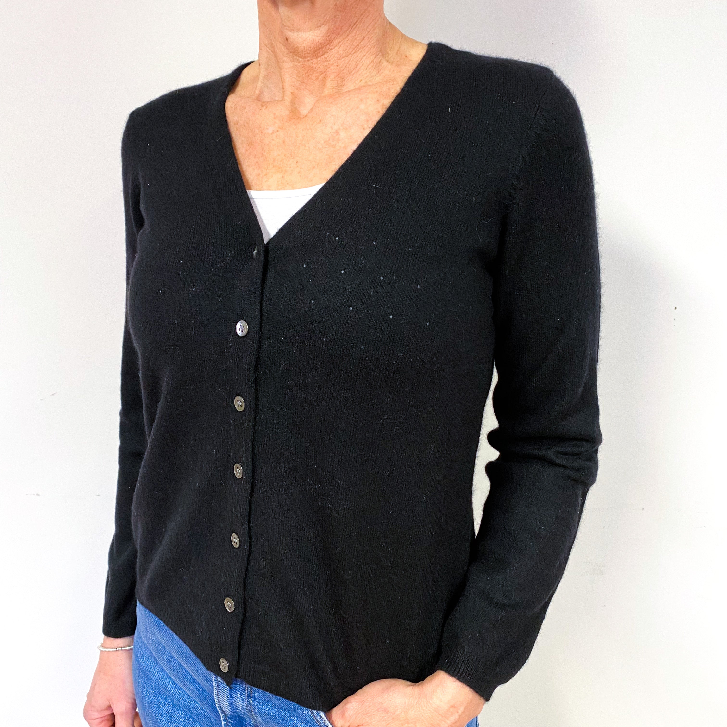 Black Pinhole Cashmere V-Neck Cardigan Medium – NEARLY NEW CASHMERE CO.